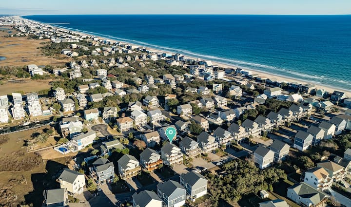 Relax With Views, Hot Tub & Fire Pit - Topsail Beach, NC