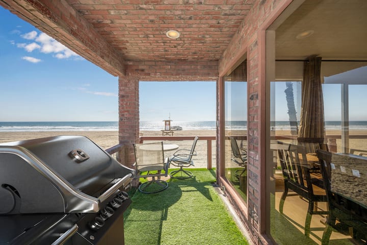 Oceanfront Home With Stunning Balcony Views - Newport Beach, CA