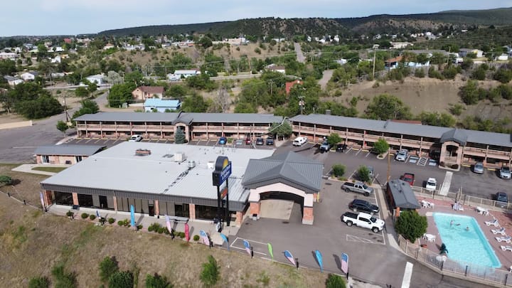 2 Family Ready Rooms W/ Complimentary Breakfast - Trinidad, CO