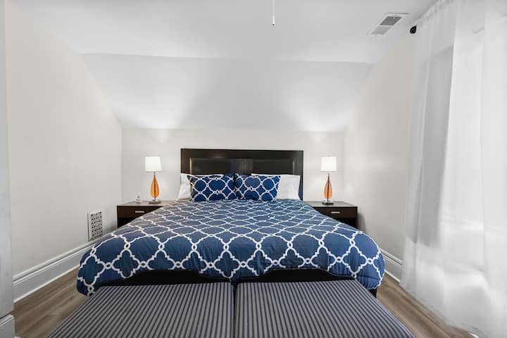 2nd-floor Retreat In Vibrant Detroit | 2 Bedroom - Splash Pad, Detroit
