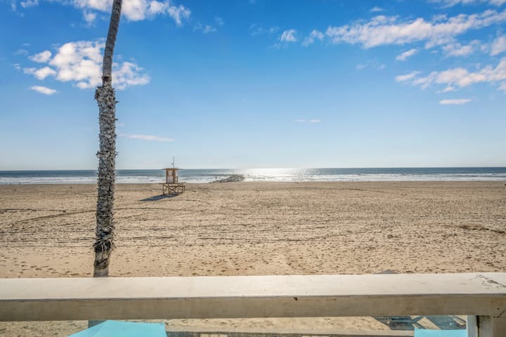 Oceanfront Duplex With Direct Beach Access - Newport Beach, CA