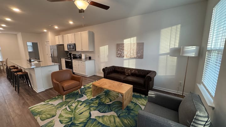 Location Great, Wi-fi, Cozy Beds - Goose Creek, SC