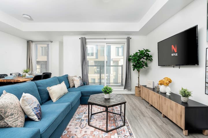 Trendy Townhouse In Erin Mills - Sleeps 6! - Mississauga