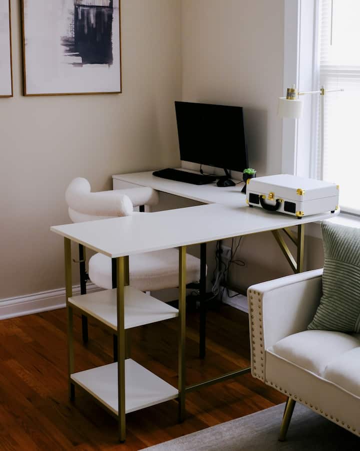 Sleeps 4 • New Modern 1br • Private Workspace - Chicago, IL