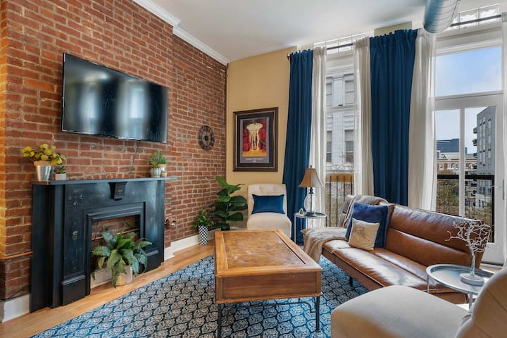 Fourth St. Suite - Garage - Kitchen - New Albany, IN