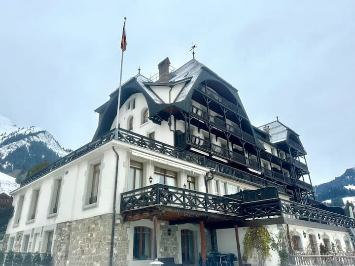 Charming Swiss Village Home With Pool & Spa - Rougemont