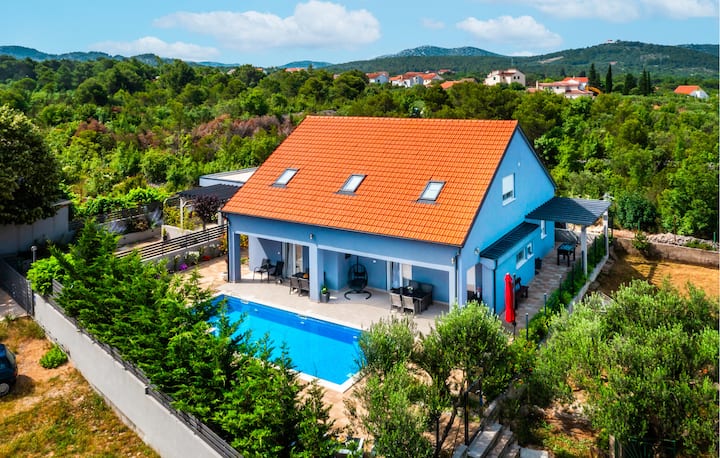 6 Bedroom Amazing Home In Bilice - Skradin