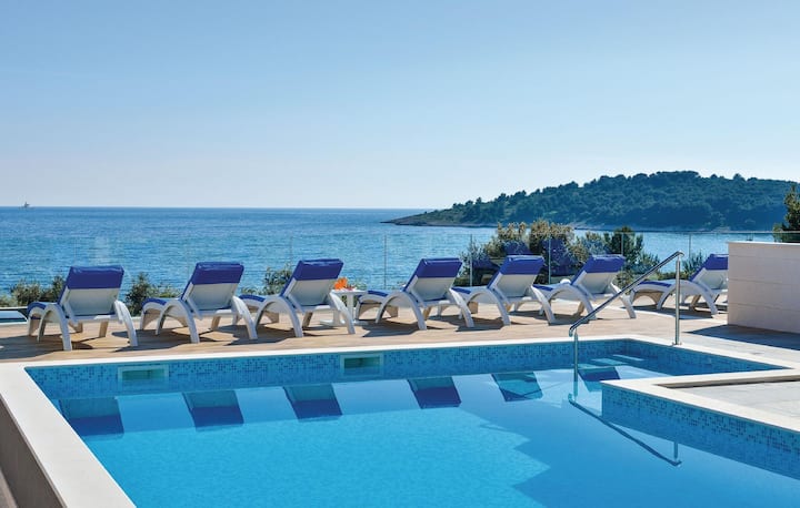 Awesome Apartment In Rogoznica - Primošten