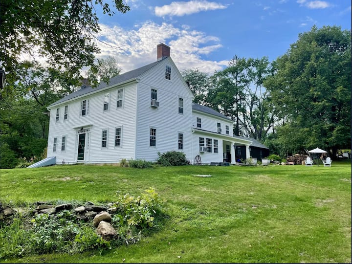 Stylish 5 Bed/5 Bath Manor + Cottage - Location! - Stockbridge, MA
