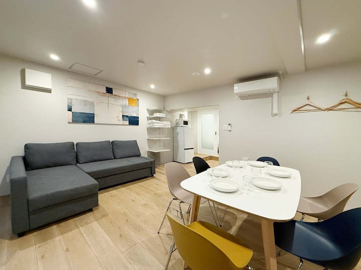 Vibrant 1br | Downtown, Shopping & Dining Nearby - Hiroshima