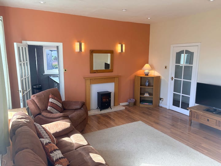 3 Bed Cottage Flat With Parking - Glasgow