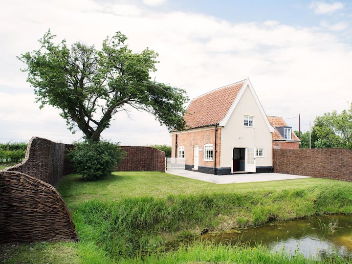 The Cross Wing By The Suffolk Cottage Collection - Saxmundham