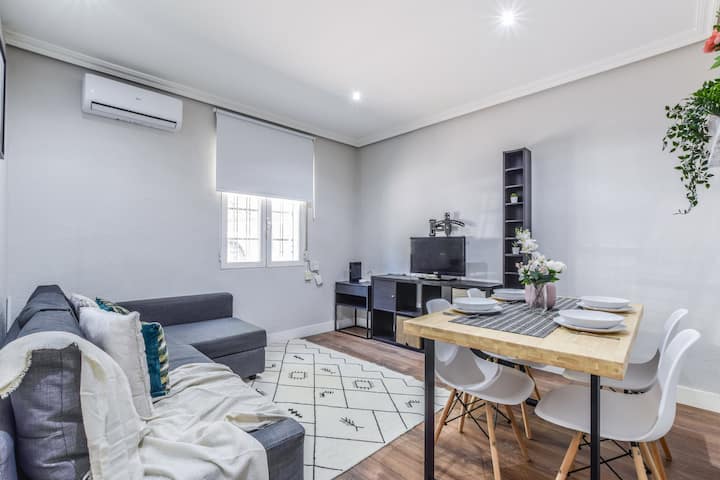 Spacious Retreat Near Retiro Park - Madrid