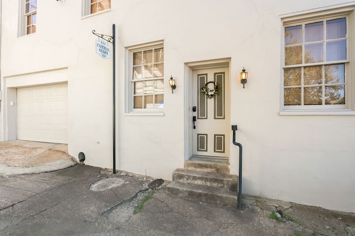 Cotton Alley | 2/2.5, Full Kitchen, Prime Location - Natchez, MS