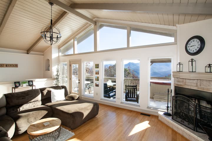 Heights Retreat - Mountain Views & Hot Tub! - Gatlinburg, TN