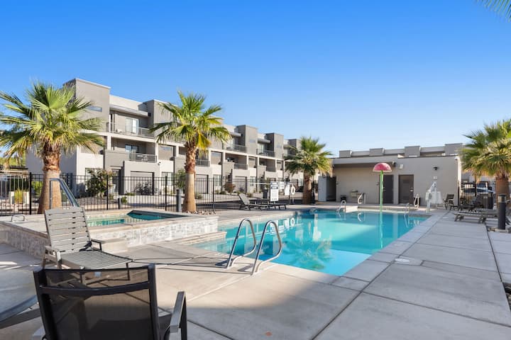 The Vues 6|resort Pool, Ping Pong Table - St. George, USA