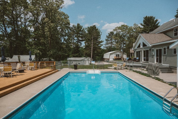 Brookside Cottages & Resort - Brookside Cottage - Interlochen, MI