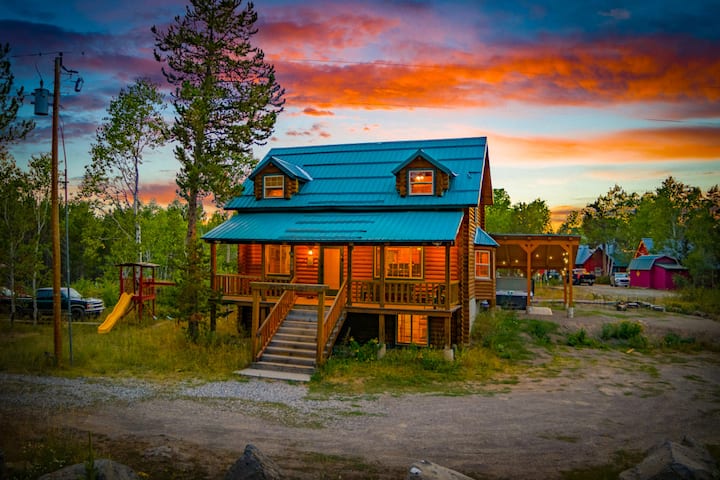 Shooting Star Lodge | Near Yellowstone + Hot Tub - Island Park, ID