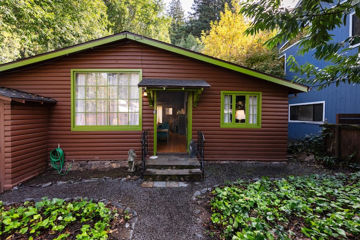Bay Tree Cottage ~ Charming & Rustic Cabin, Dogs - Guerneville, CA