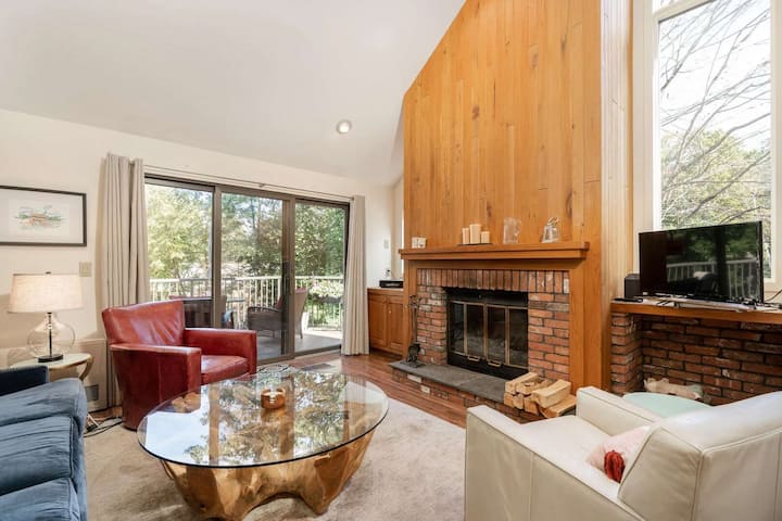 Pet Friendly, Comm. Pool, Club | Deere Run 10a* - Quechee, VT