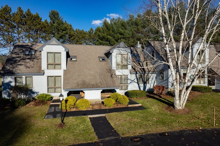 Walk To Club, Golf Course! | Lakeland Village 4c* - Quechee, VT