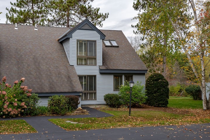 End Unit, Golf Views, Club | Lakeland Village 1a* - Woodstock, VT