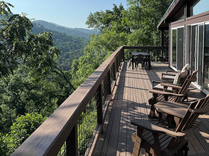 Spacious Cabin With Mountain Views - Blowing Rock, NC