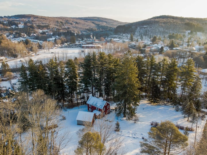 Cozy Retreat W Modern Comfort Livingston Farmhouse - Livingston Manor, NY