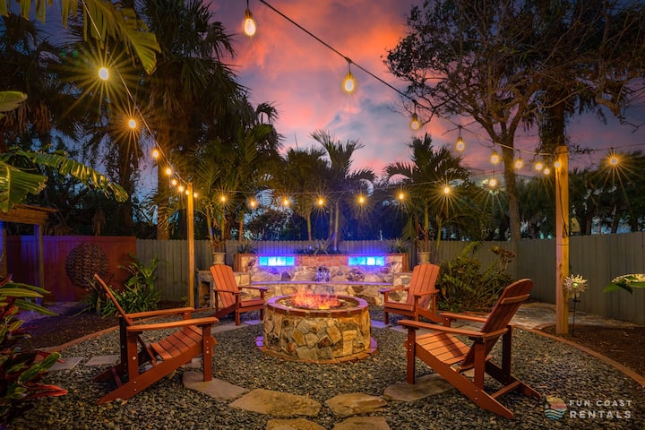 Bring Dogs! Steps To The Beach! Fire Pit And Yard! - New Smyrna Beach, FL