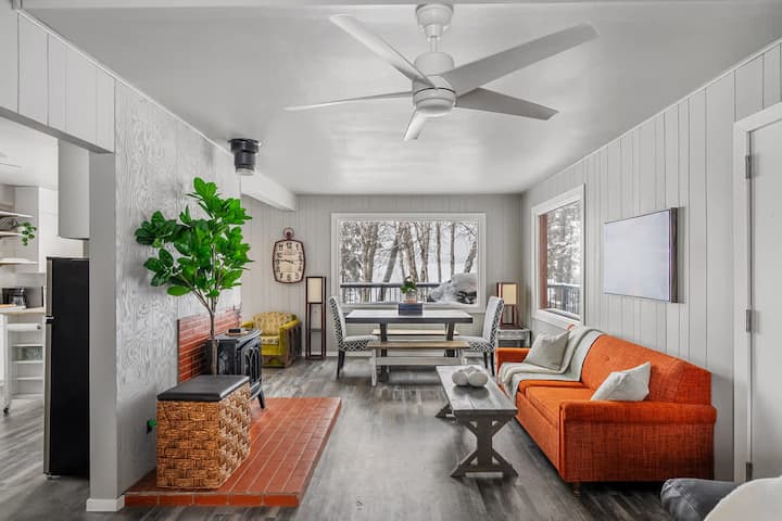 Cabane Au Bord Du Lac •Retraite Confortable •5lits - Alberta