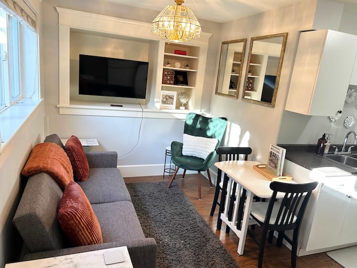 Bright Garden Suite In Colwood - Langford