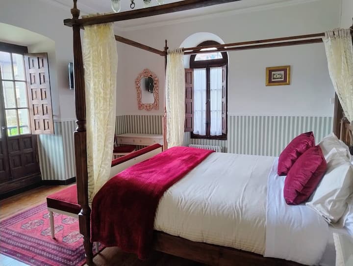 Queen Deluxe, Cama Doble Con Dosel Y Baño - Carranza