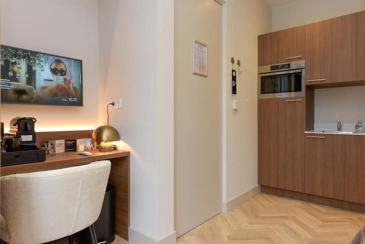 Novallure City Centre – Single Beds And Balcony - The Hague