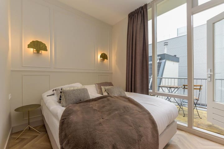 Novallure City Centre – Single Beds And Balcony - La Haye