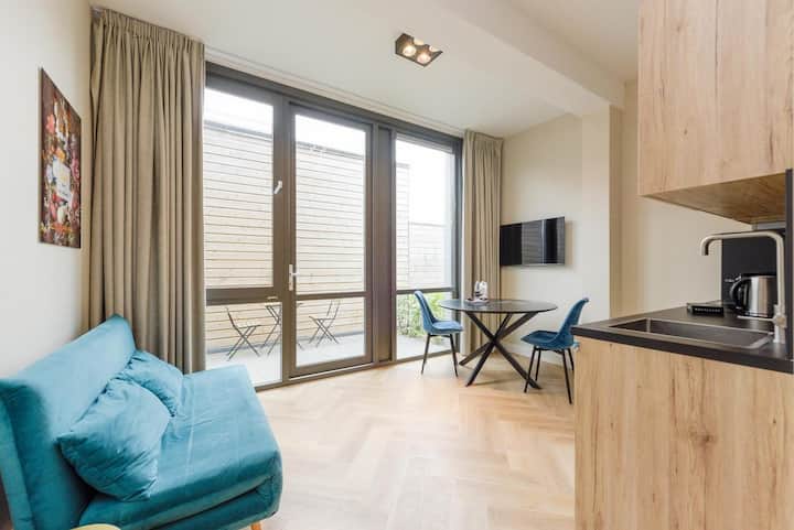 Novallure - Large Studio With Outdoor Space (Back) - La Haya