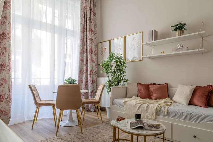 Lily By Fusion Apartments In The City Center - Budapeste