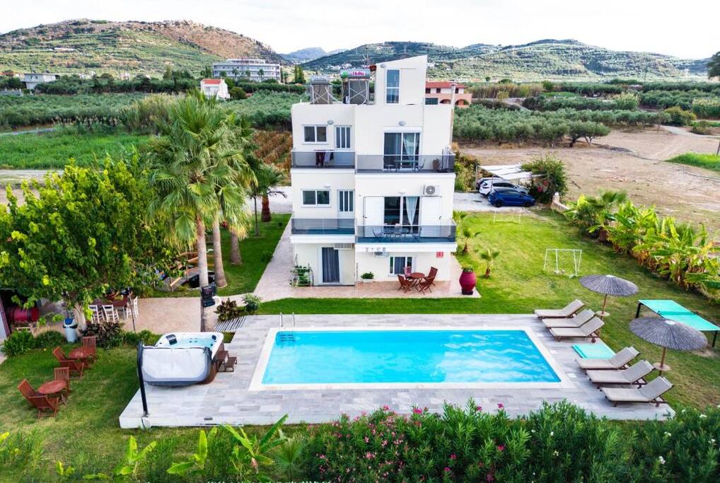 Piscine, jacuzzi, sauna, vue sur la mer, coucher de soleil, plage à 200 ...