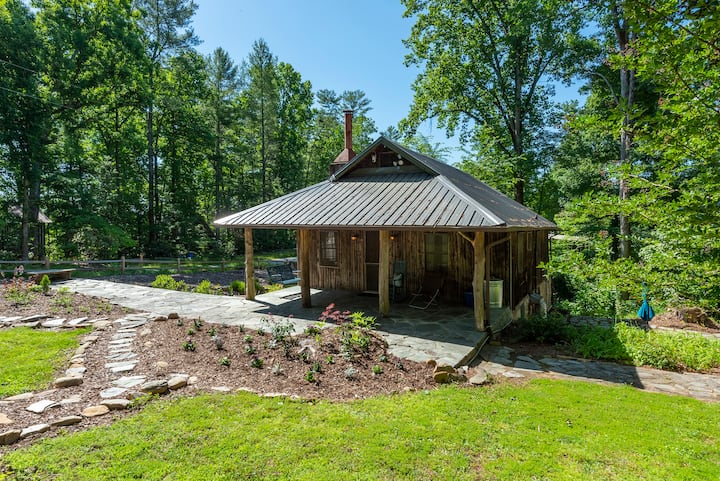 Pine Knot Cabin | Pets & 3 Min. To Lake James! - Lake James State Park, Nebo