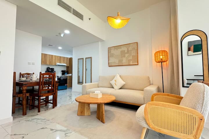 Palm Grove 2br Oasis - Pool, Parking & Wifi - Abu Dhabi Airport (AUH)