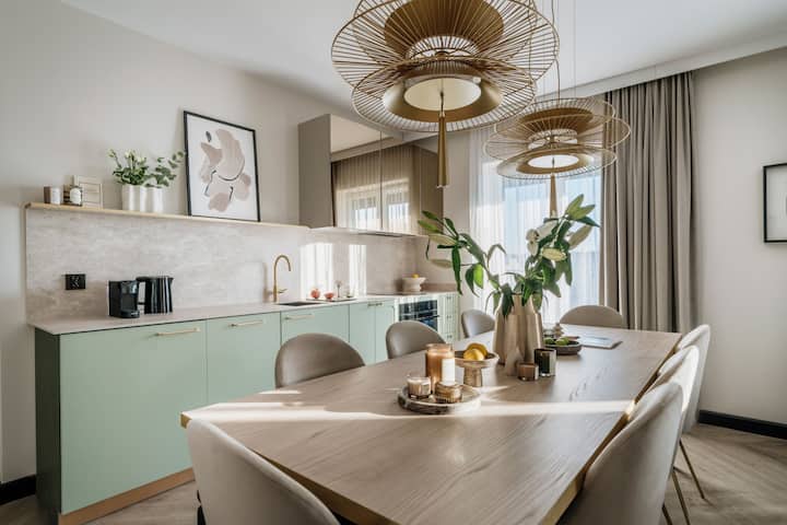 Elegant 4-bedroom Haven With Scenic Views - Krakow