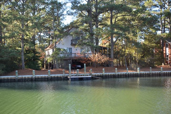 Oyster Catcher - Canal Front, Dock, Kayaks. - Chincoteague, VA