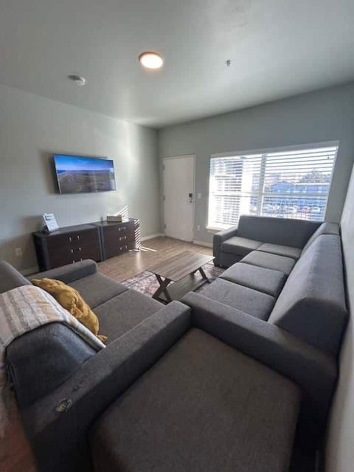 Downtown Apartment With Free Parking And Gym - Rexburg, ID