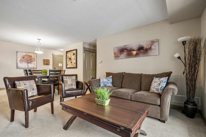 Aspen Retreat | Year-round Getaway | Hot Tub & Gym - Invermere