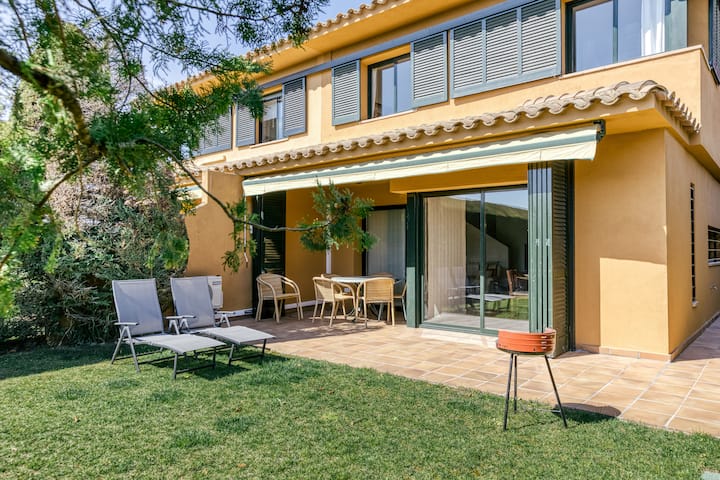 Family Villa In Torremirona Resort - Figueres