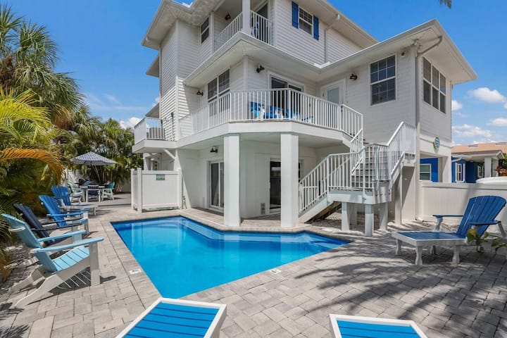 Hav'anna Hideaway: 1 Block To Beach! Pool! - Anna Maria, FL