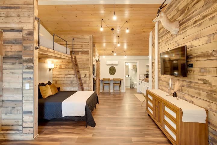 The Harris Inn - Unit 2 - Echo Lake, Dudley