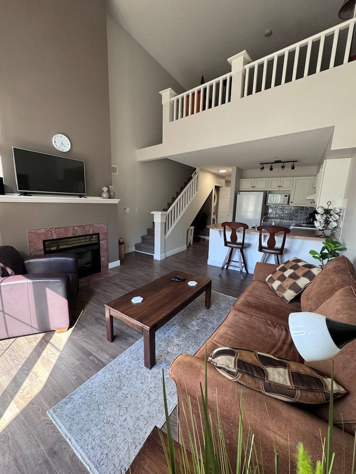 Trendy Loft Near Airport - 317 - Kelowna