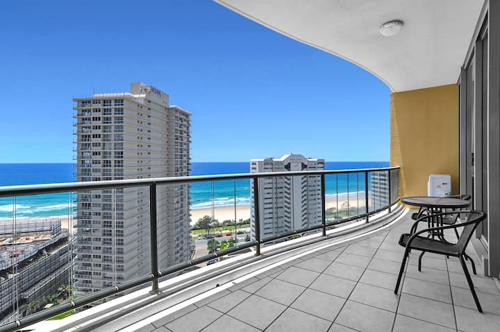 Two Bedroom Partial Ocean View Apt With Parking - Gold Coast