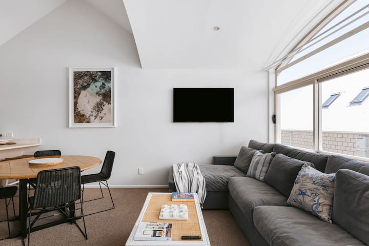 Coastal Townhouse - Downtown Location & Beach - 芒格努伊山