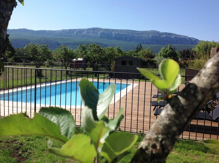 Chez Elles En Provence Au Temps Des Cerises - Nans-les-Pins